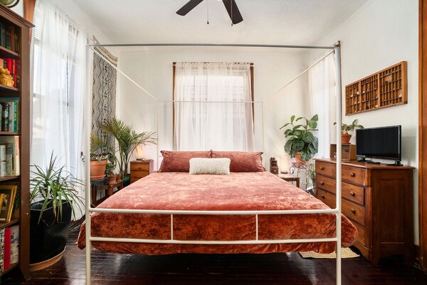 Boho Bungalow Kc - Historic Northeast - Riverside, MO