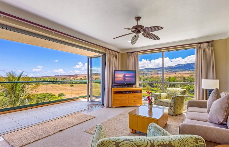 Maui Resort Rentals: Honua Kai - 3 Full Bedrooms, 5th Floor Partial Ocean And West Maui Mountain Views! - Maui, HI
