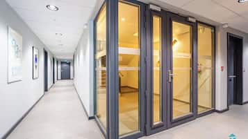 Corrimões nos corredores