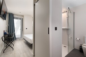 Secretária, quartos insonorizados, Wi-fi grátis 