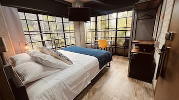 Quarto Deluxe | Minibar, cofre no quarto, secretária