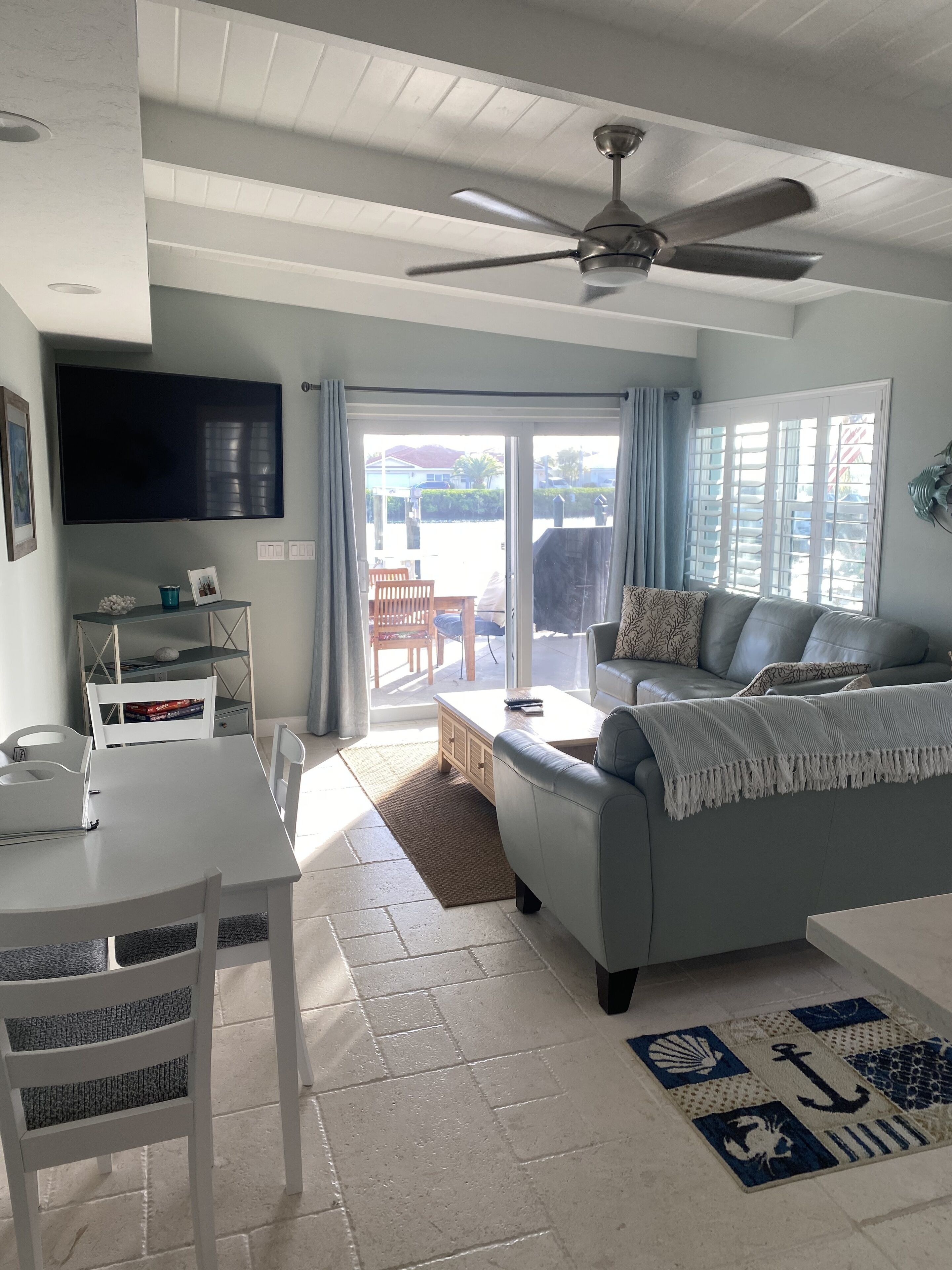 Beautiful Waterfront 3/2 Home With Dock And Boat Lift. Cabana Club Included! - Key Colony Beach, FL