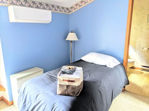 Harmony Ridge By Avantstay | Large Deck, Fireplace - Lake Harmony, PA