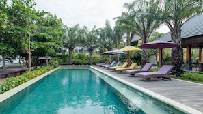 2 piscinas exteriores 