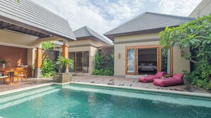 Villa, 1 quarto, piscina privativa | Roupa de alta qualidade, minibar, cofre no quarto, secretária 