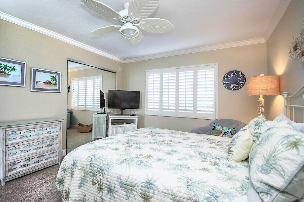 Sundial P402 Gulf View Two Bedroom Beach Condo - Sanibel, FL
