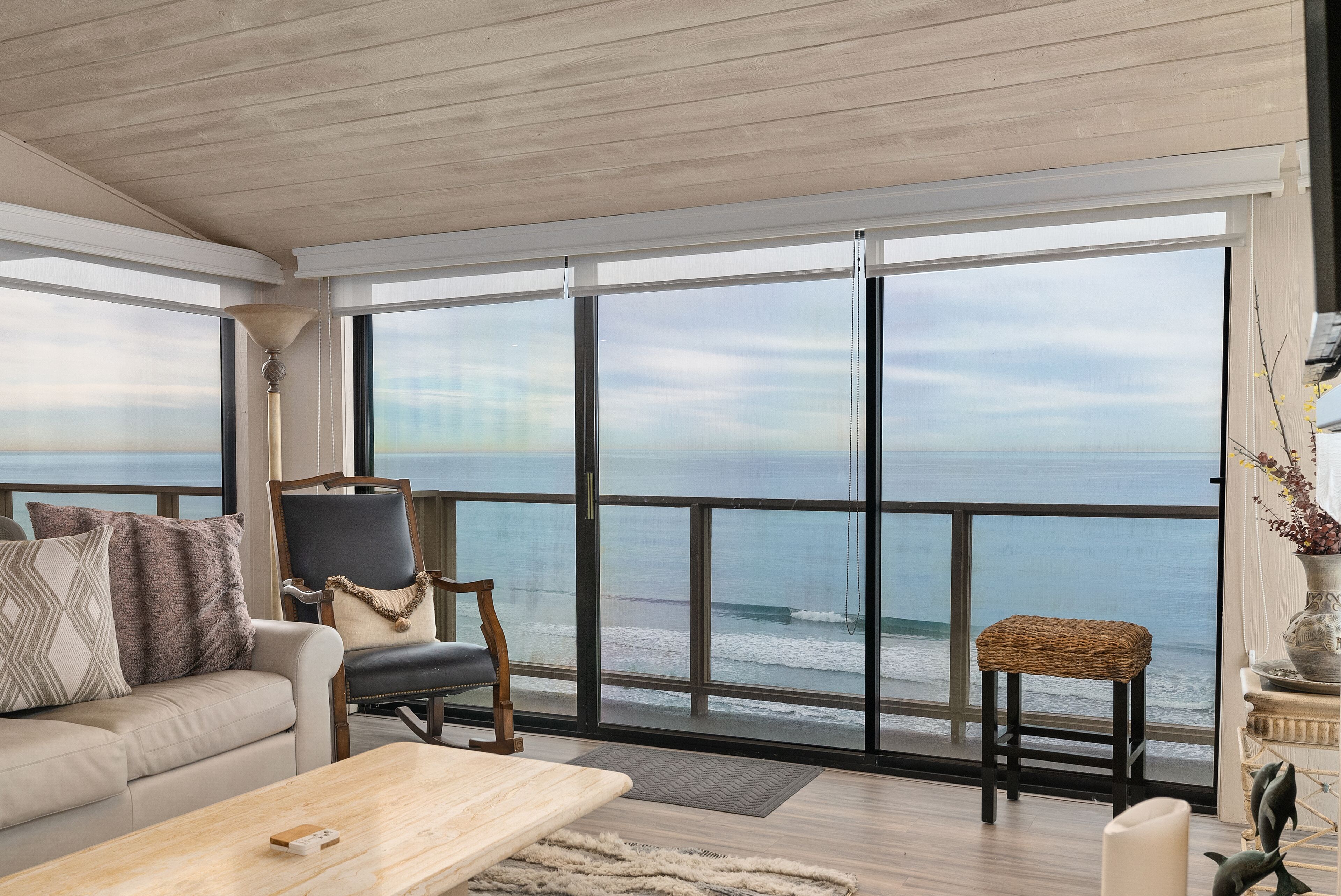 Sea For Miles Top Floor Oceanfront Rental - A/c, Beach Access, Pool - San Marcos, CA