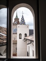 Suíte | Edredons de pluma, frigobar, cofres nos quartos, escrivaninha