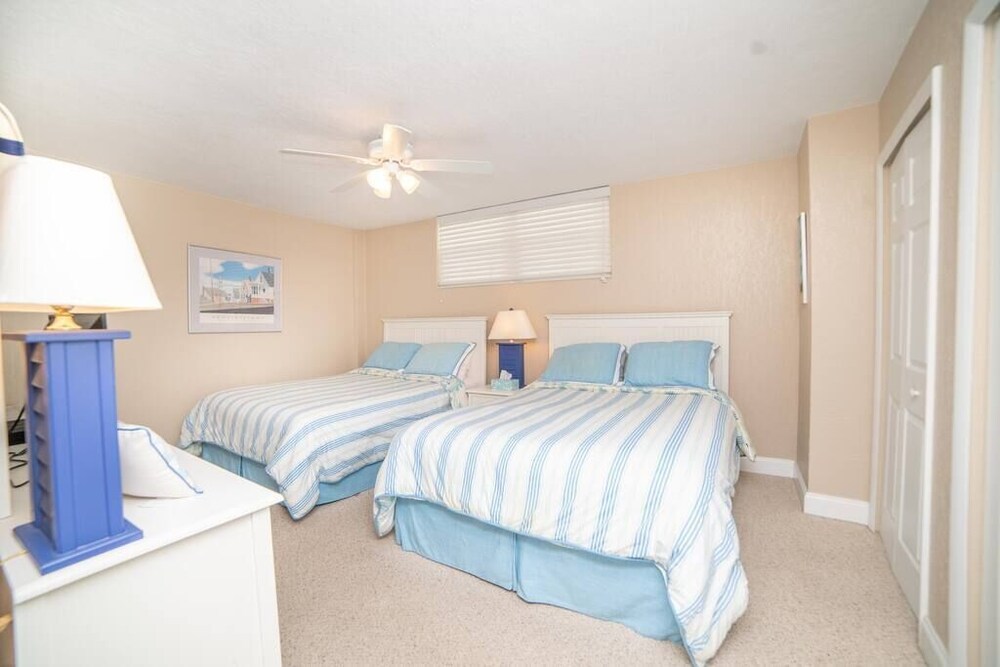 Beachfront Condo Located In The Heart Of Nsb! - New Smyrna Beach, FL