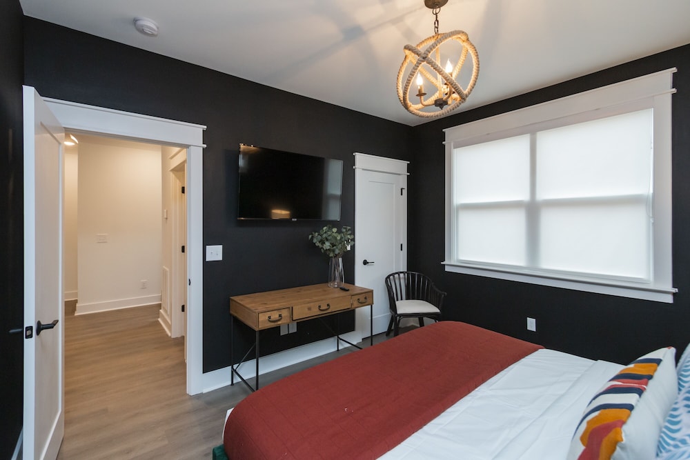 Gulch Home - Hot Tub - Roof Top - Walkable - Nashville, TN
