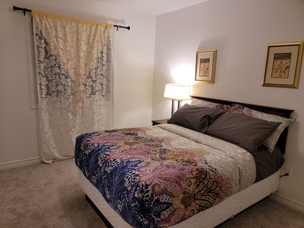 Comfy 3bdrm Home Near Hyde Park Mall/western Uni - Ontario