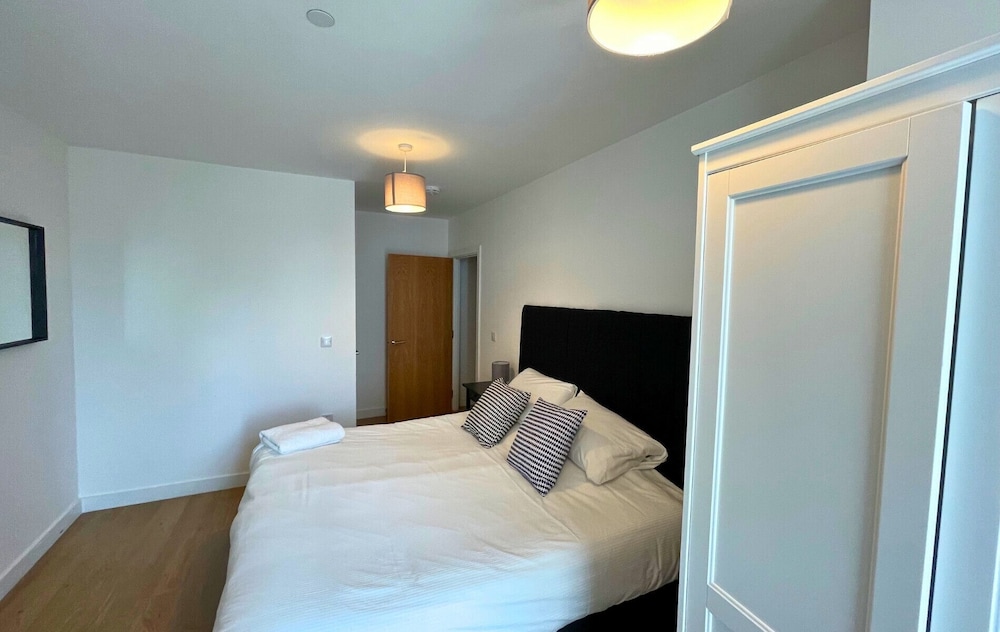 Bracknell Rwh Spectacular Two Bedroom Apartment - Wokingham
