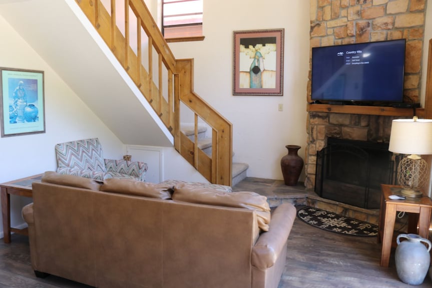 Beaver Lodge - In Town - On The River - Near - Red River