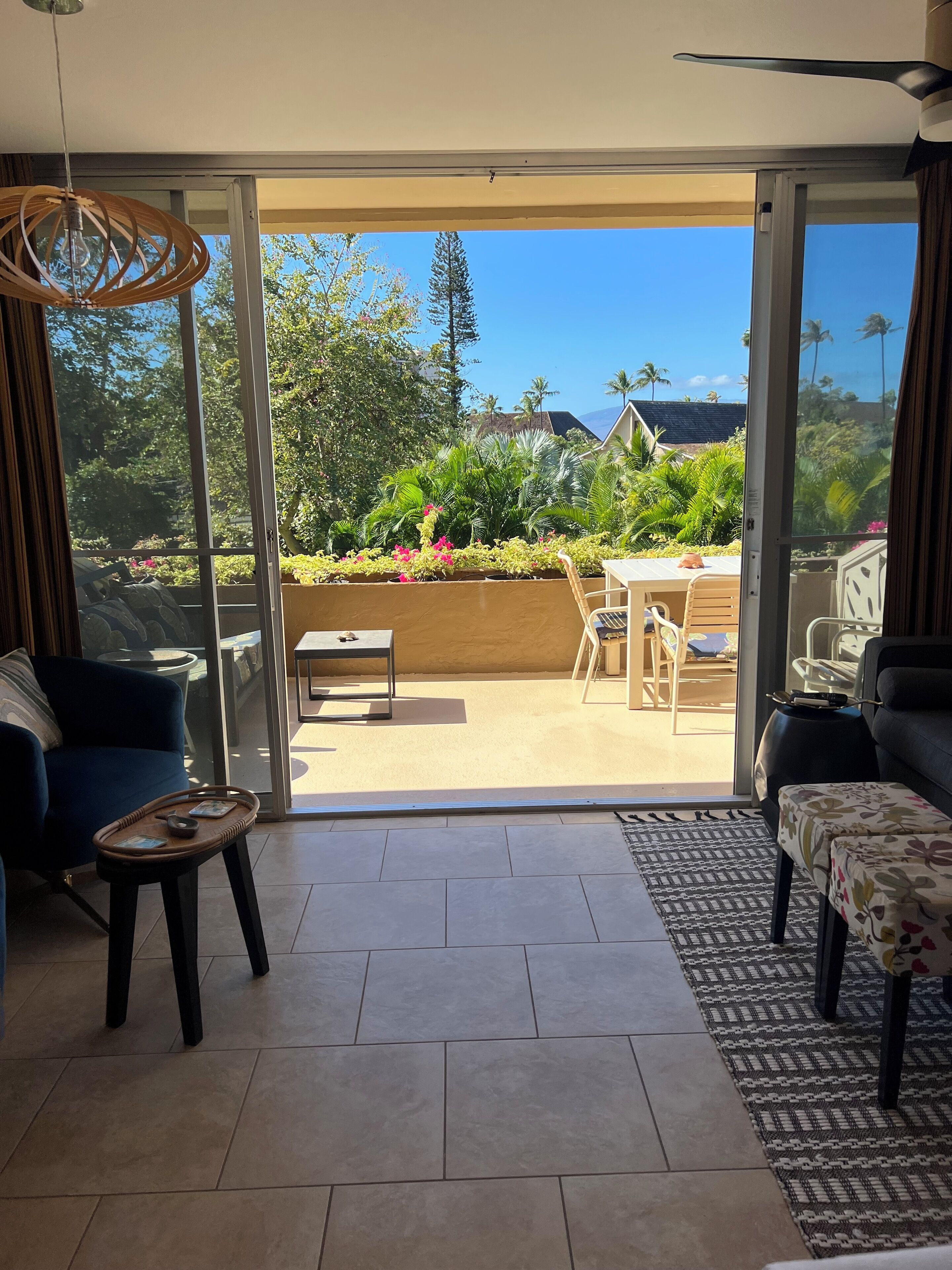 Beachfront Resort Ocean View Rare Lanai 5 Star Location New Updated A+ Beach Mkv - Lāhainā, HI