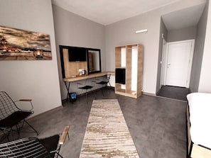 Roupa de alta qualidade, minibar, cofre no quarto, secretária