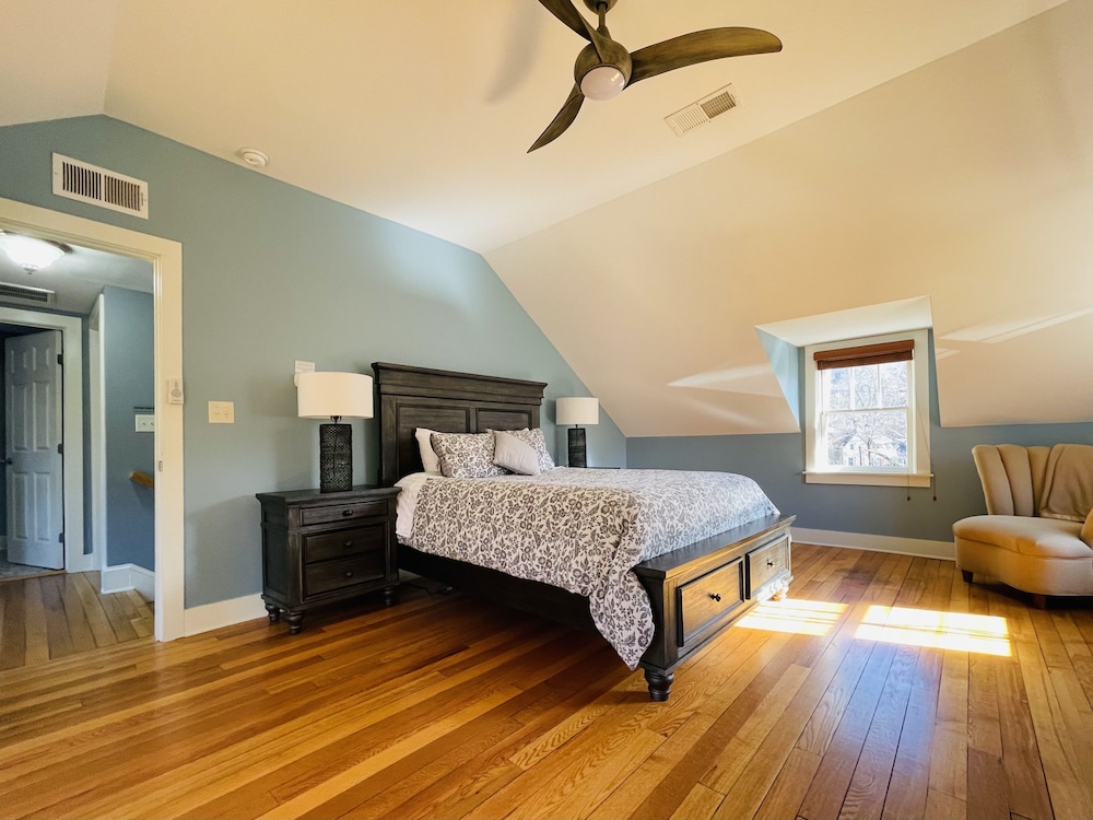 Lowered Rates. A Hot Springs Favorite, Roomy & Cozy, Hot Tub, Host A Movie Night - Hot Springs, NC