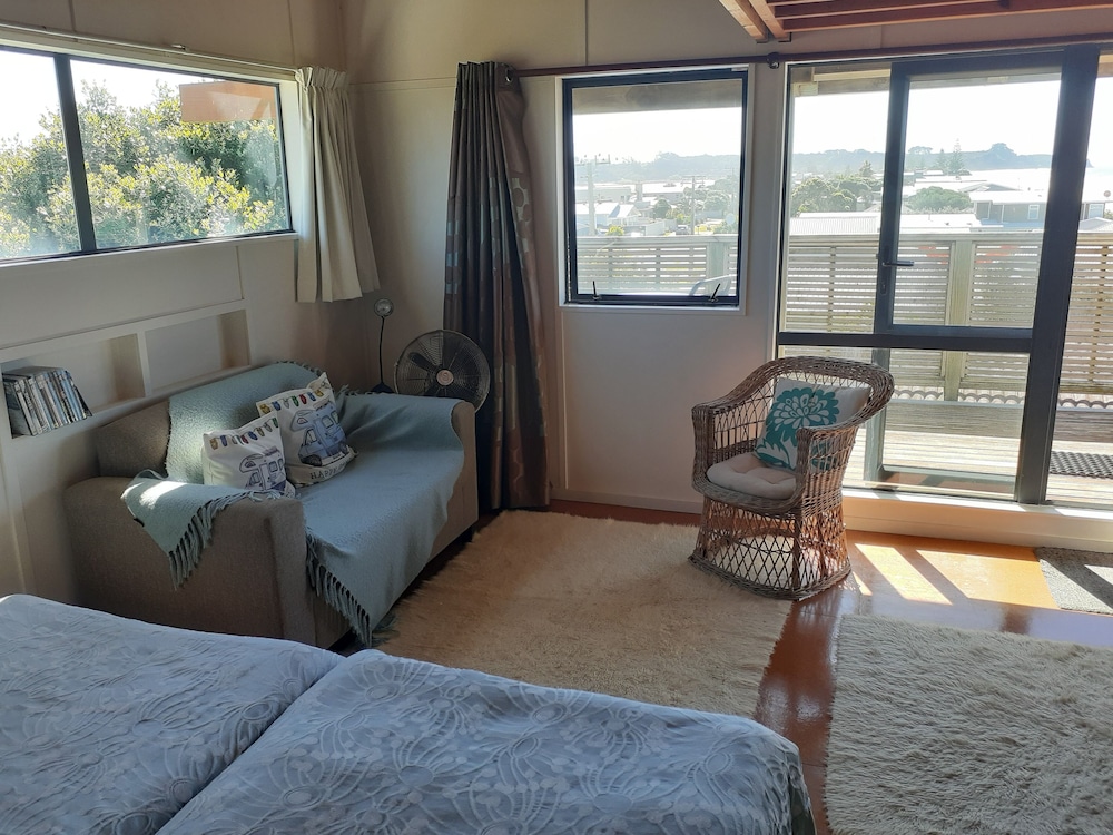 Pukehina Beach Studio With Balcony And Majestic Views - Bay of Plenty