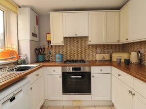 Casa de campo | Cozinha privada | Geladeira, lava-louças, chaleira elétrica, torradeira