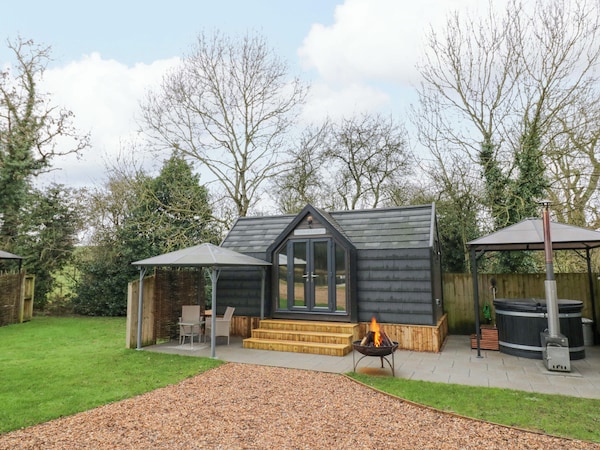 Willow Lodge At Bridge Lake Farm &Amp; Fishery - Warwickshire