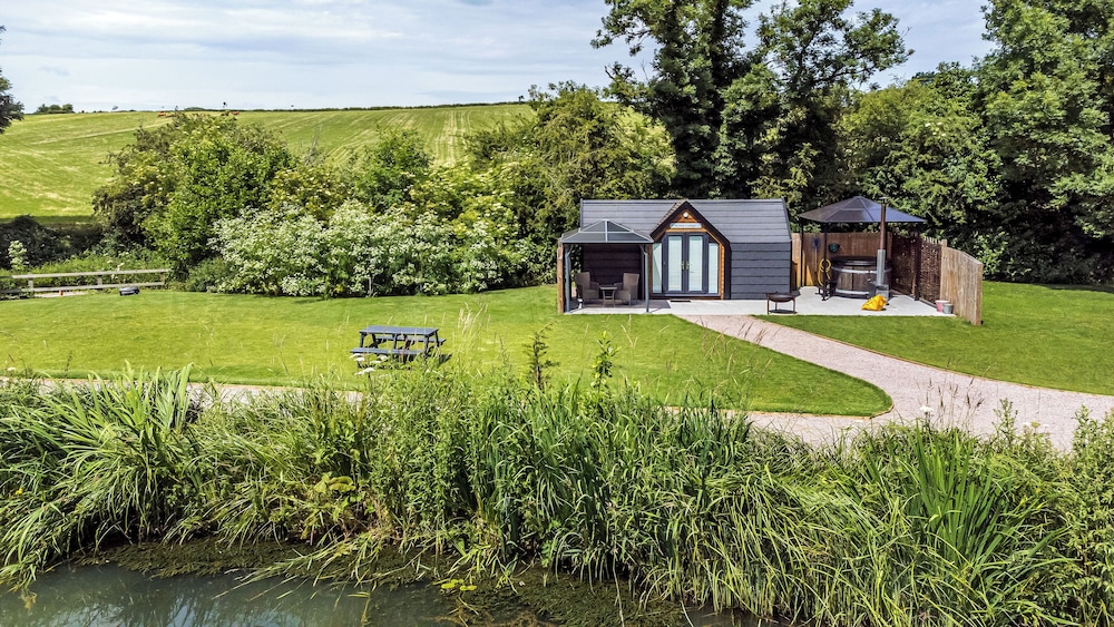 Acorn Lodge At Bridge Lake Farm &Amp; Fishery - Oxfordshire