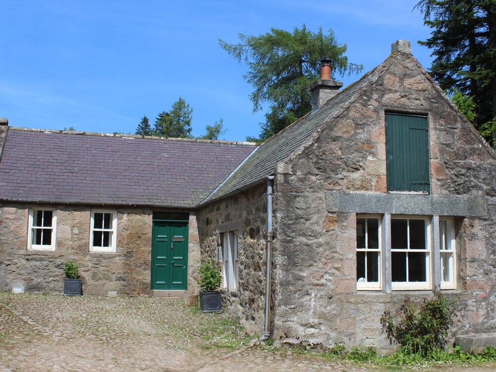 Steading Cottage - Craigievar Castle - Moray