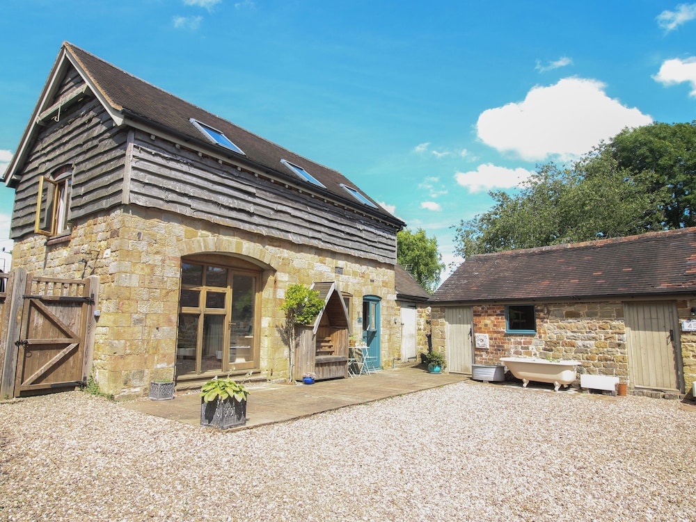 Foxholes Barn - Worcestershire