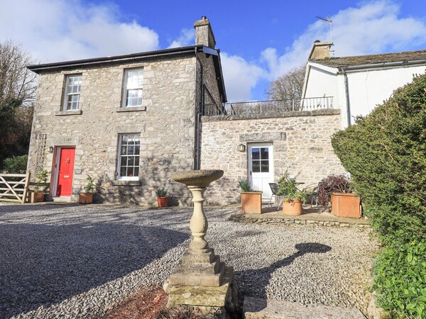 Westmorland Cottage - Grange-over-Sands