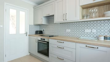 Casa de Campo | Cozinha privada | Um frigorífico, uma máquina de lavar louça, uma chaleira elétrica