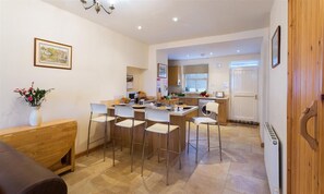 Casa de Campo | Cozinha privada | Um frigorífico, utensílios de cozinha 