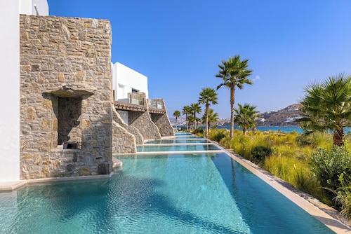 Aeonic Suites and Spa