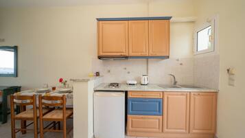 Estúdio standard | Cozinha americana privada | Frigobar, cooktop, torradeira, talheres/pratos/utensílios de cozinha