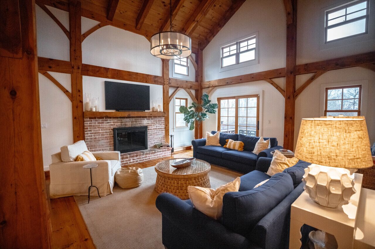 Great Location! High-end Coastal Country Retreat - Tiverton, RI