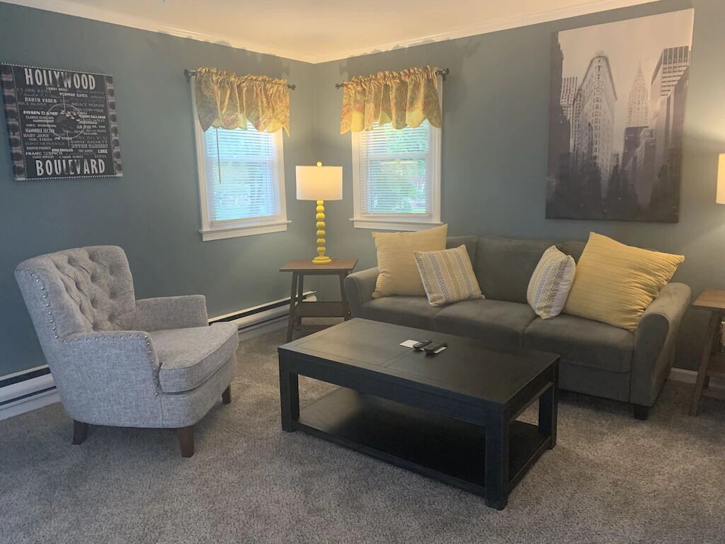 Newly Remodeled With Deck. Close To Town Center - Connecticut