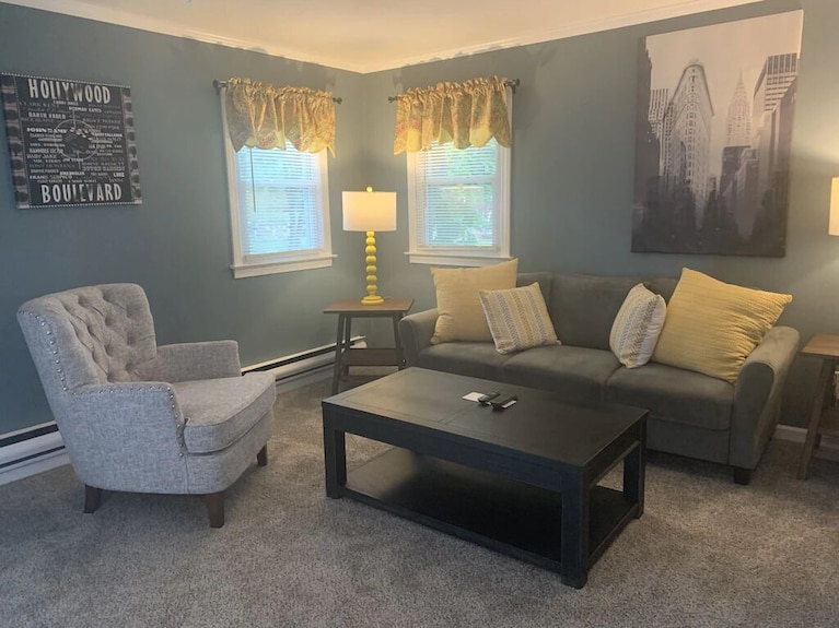 Newly Remodeled With Deck. Close To Town Center - Connecticut