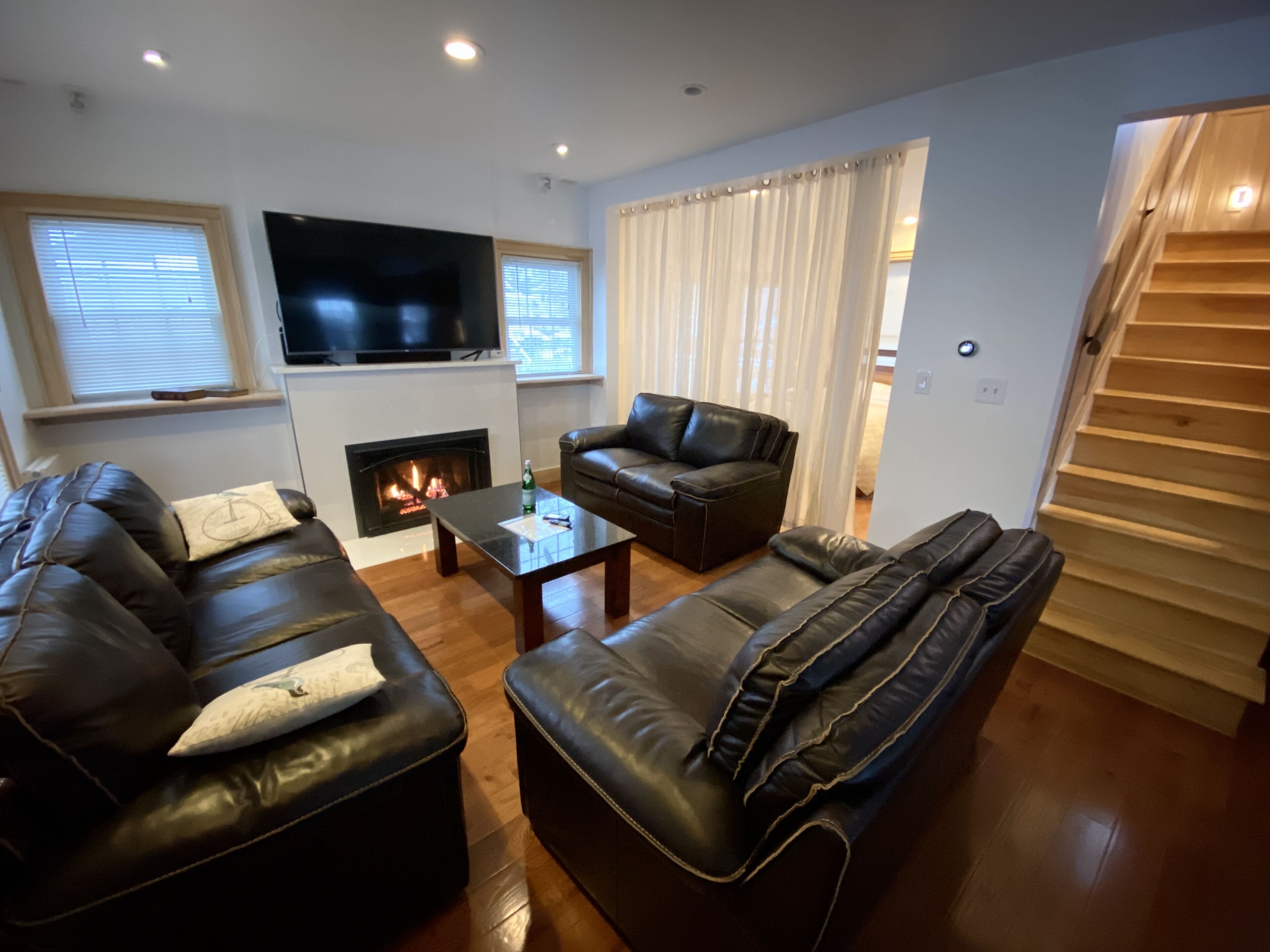 /Fire Place Bungalow\\ 1917 Suny Eagle Hill 6beds 2baths - Albany, NY