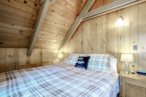 The Cabin Life- Dog Friendly W/3br+loft & Hot Tub - Arnold, CA