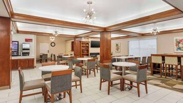 Café da manhã continental grátis todos os dias