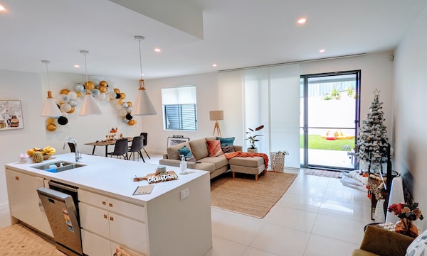 Modern Coastal Townhouse In Nelson Bay (The Nest) - Hawks Nest