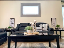 Casa clássico | Área de estar | TV LCD 50 polegadas com canais a cabo, TV