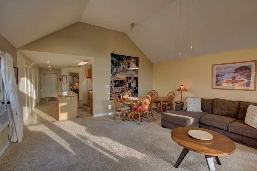 Suttons Bay Village View Apartment - Leelanau County, MI