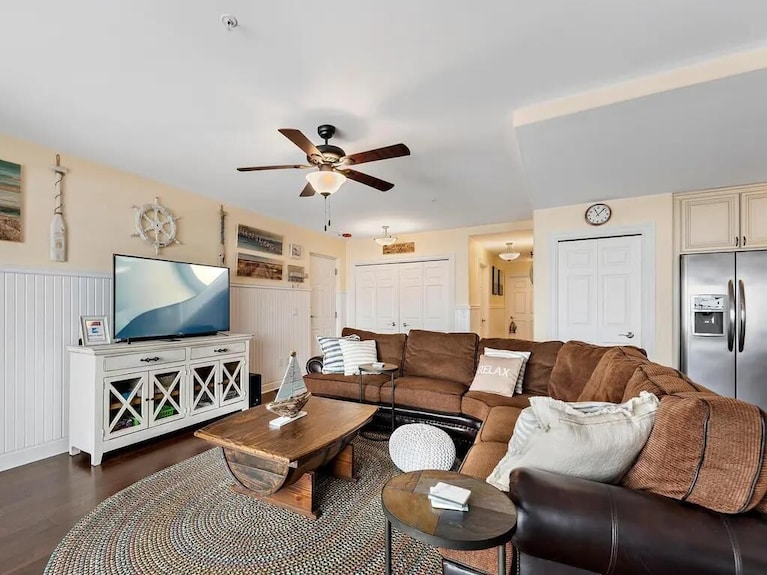 Downtown Condo With W/2 Pools & Gym - Beach, Shops & Restaurants | Lake Time - New Buffalo