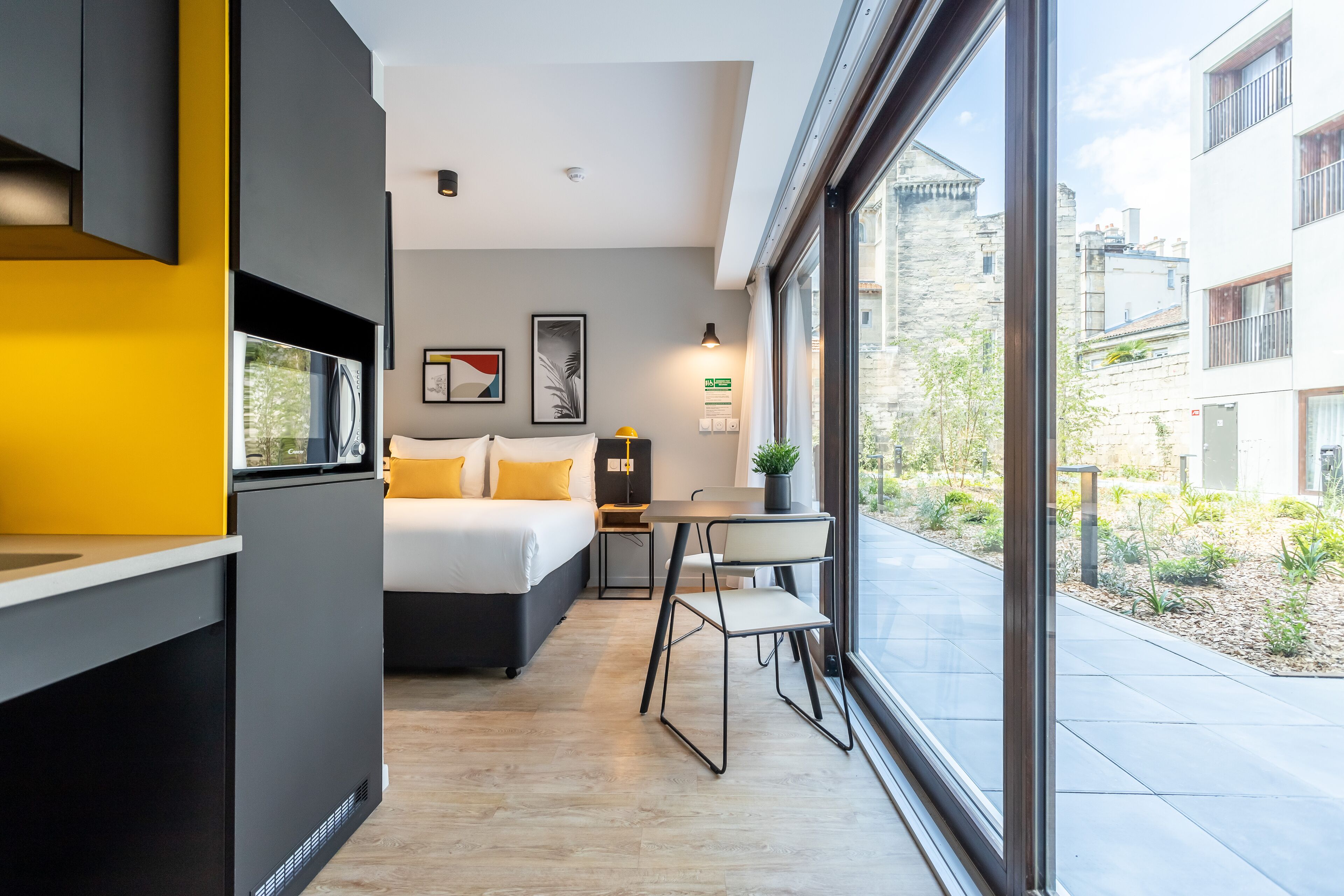 Estúdio, acessível | Cofres nos quartos, ferros/tábuas de passar roupa, Wi-Fi de cortesia