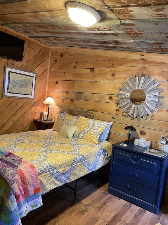 Farm Life! The Rosemary Cabin At Bluff Mountain Nursery - Blue Ridge Mountains