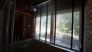 Cabana superior | Banheiro | Secador de cabelo, toalhas de banho, sabonete, shampoo
