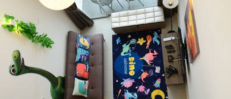 Apartamento (The Woodz x Big Dino) | Sala de estar | TV de ecrã plano