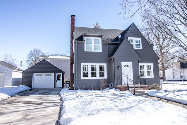 Bright & Spacious Home - Perfect For Purdue Game Days! - West Lafayette, IN