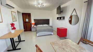 Quarto Duplo ou Twin Deluxe | Minibar, secretária, cortinas/cortinados opacos, Wi-fi grátis