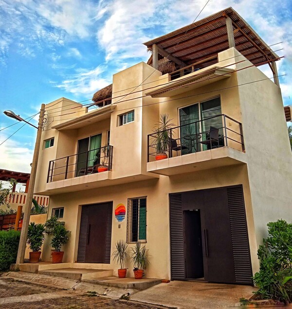 Carri Surf Studio - Puerto Escondido