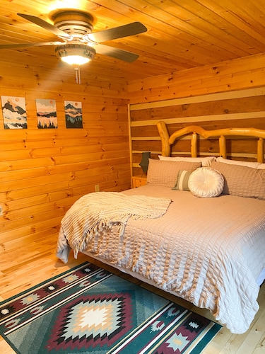 Tucked Inn: Dog Friendly Secluded Mountain Cabin - Fleetwood