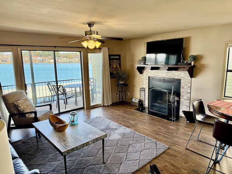 "Sunsets On Hamilton" Lakeside Condo! - 핫스프링스